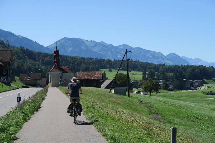 Switzerland cycling holiday – best routes for cycling in Switzerland ...